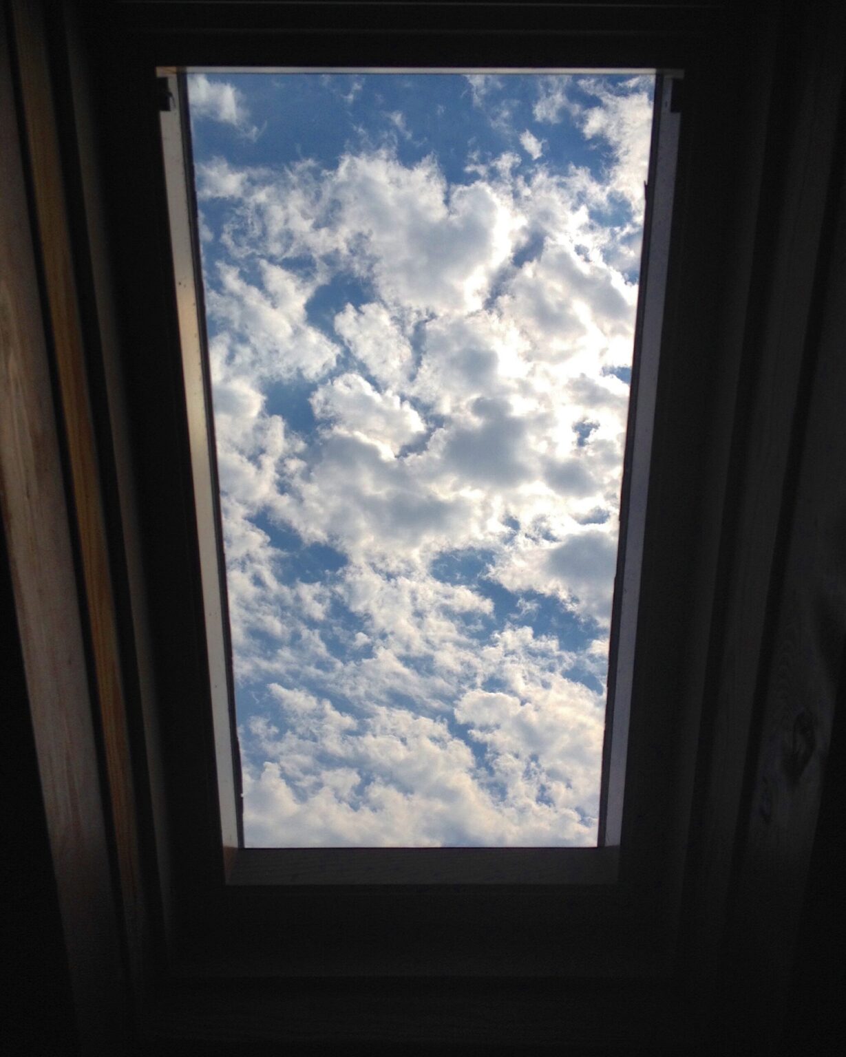 Skylight installation: how to fit on a pitched roof?