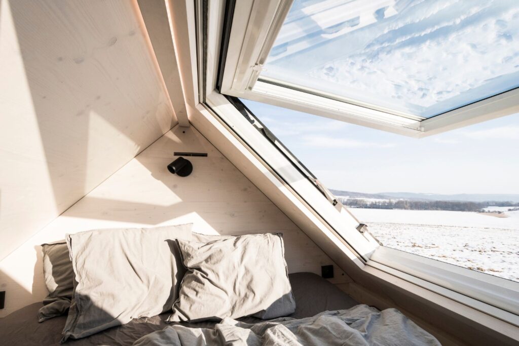 Roto Pitched Roof Skylight Top-hung 74x98cm White Timber