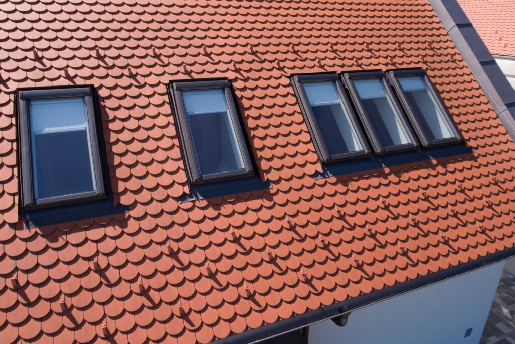 Roto Pitched Roof Skylight Center-Pivot 74x118 cm Natural Timber
