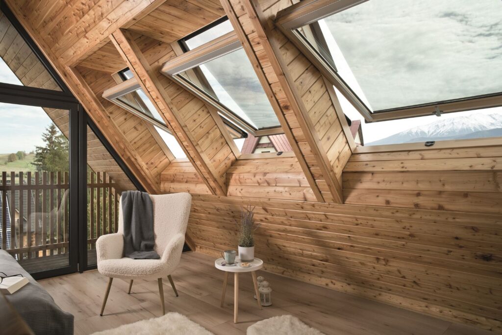 Roto Pitched Roof Skylight Center-Pivot 74x118 cm Natural Timber